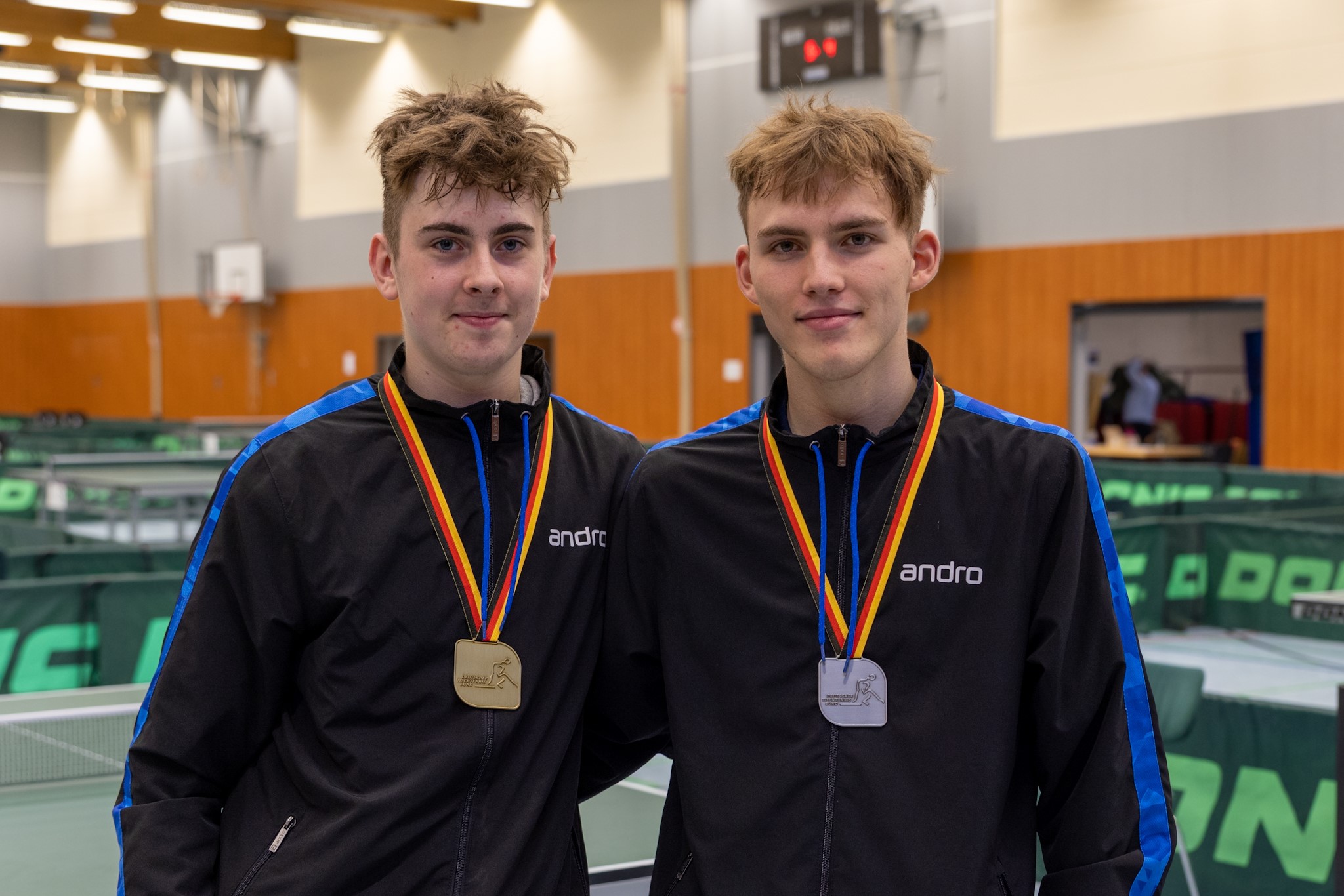 WIM UND TOBIAS AUF DEM TREPPCHEN - WTTV - Westdeutscher Tischtennis-Verband e.V.